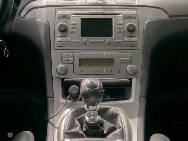 Grey Ford S-Max 2006 in Joniskis, with an engine capacity of 2.00 L and mileage of 303 thousand km for 950 €, photo 6 on AUTOMOTO.COM.LV