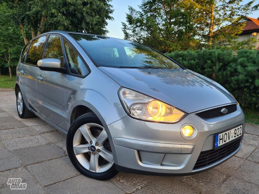 Grey Ford S-Max 2006 in Klaipeda, with an engine capacity of 1.80 L and mileage of 260 thousand km for 2499 €, photo 1 on AUTOMOTO.COM.LV