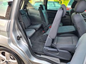 Grey Ford S-Max 2006 in Silute, with an engine capacity of 1.80 L and mileage of 260 thousand km for 2499 €, photo 18 on AUTOMOTO.COM.LV