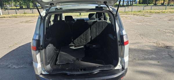 Grey Ford S-Max 2006 in Panevezys, with an engine capacity of 2.00 L and mileage of 272 thousand km for 2299 €, photo 5 on AUTOMOTO.COM.LV