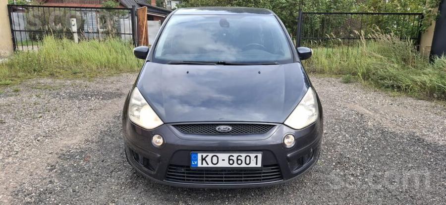Grey Ford S-Max 2006 in Daugavpils, with an engine capacity of 1.80 L and mileage of 290 thousand km for 1950 €, photo 3 on AUTOMOTO.COM.LV