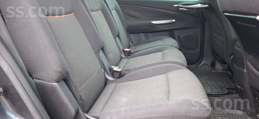 Grey Ford S-Max 2006 in Daugavpils, with an engine capacity of 1.80 L and mileage of 290 thousand km for 1950 €, photo 22 on AUTOMOTO.COM.LV