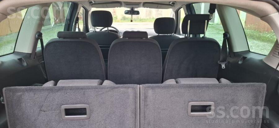 Grey Ford S-Max 2006 in Daugavpils, with an engine capacity of 1.80 L and mileage of 290 thousand km for 1950 €, photo 23 on AUTOMOTO.COM.LV