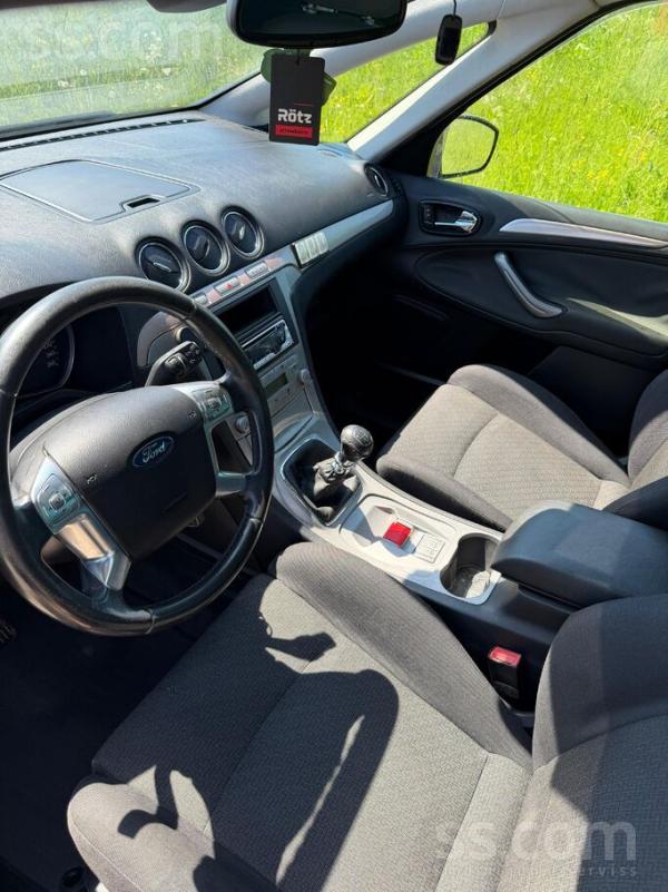 Ford S-Max 2006 Rīga vietnē Pelēks Ford S-Max 2006 Rīga, ar dzinēja tilpumu 2.00 L un nobraukumu 290 tūkst. km par 1650 €, foto 4 vietnē AUTOMOTO.COM.LV