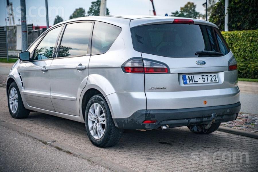 Grey Ford S-Max 2006 in Riga, with an engine capacity of 1.80 L and mileage of 286 thousand km for 1990 €, photo 7 on AUTOMOTO.COM.LV