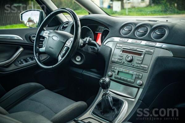 Pelēks Ford S-Max 2006 Rīga, ar dzinēja tilpumu 1.80 L un nobraukumu 286 tūkst. km par 1990 €, foto 8 vietnē AUTOMOTO.COM.LV