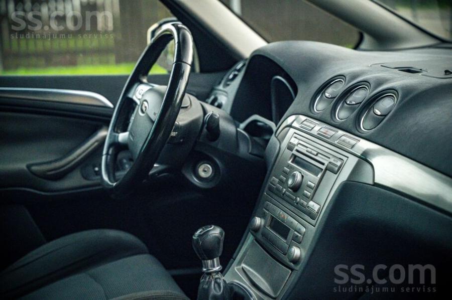Grey Ford S-Max 2006 in Riga, with an engine capacity of 1.80 L and mileage of 286 thousand km for 1990 €, photo 10 on AUTOMOTO.COM.LV