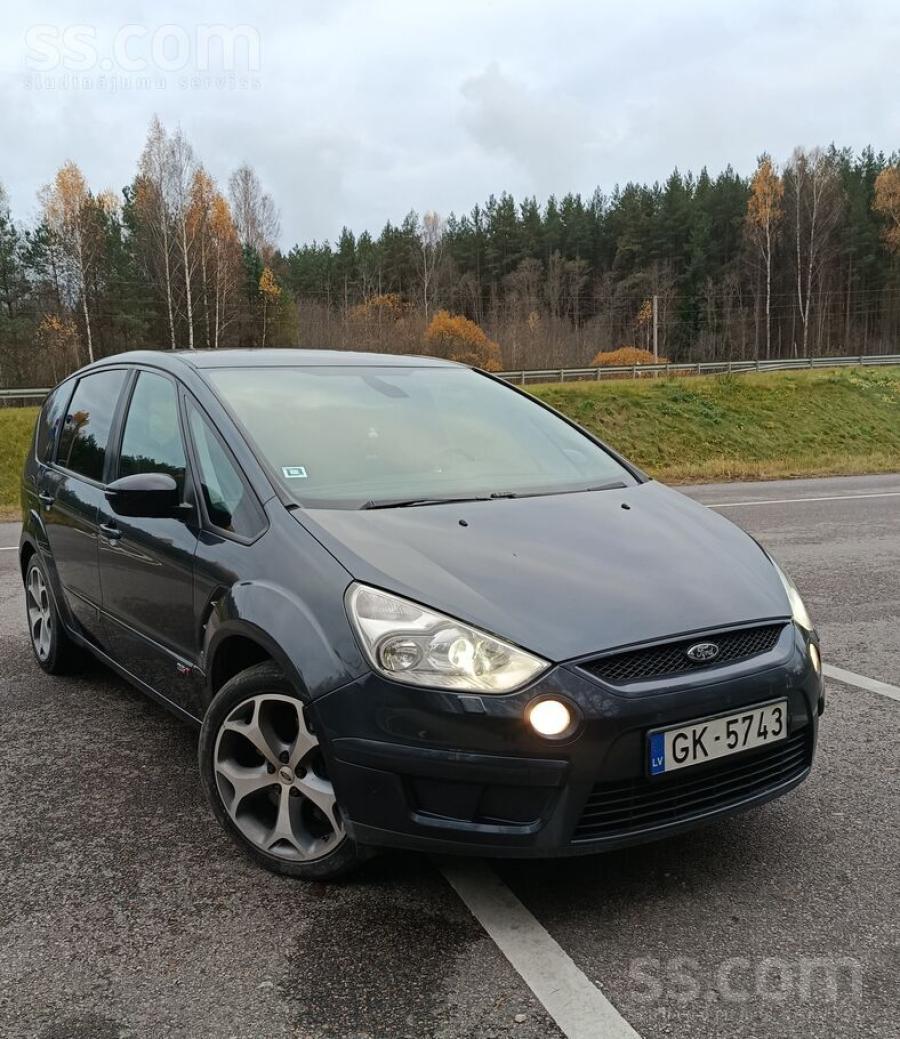 Grey Ford S-Max 2007 in Liepaja, with an engine capacity of 2.50 L and mileage of 380 thousand km for 3200 €, photo 1 on AUTOMOTO.COM.LV