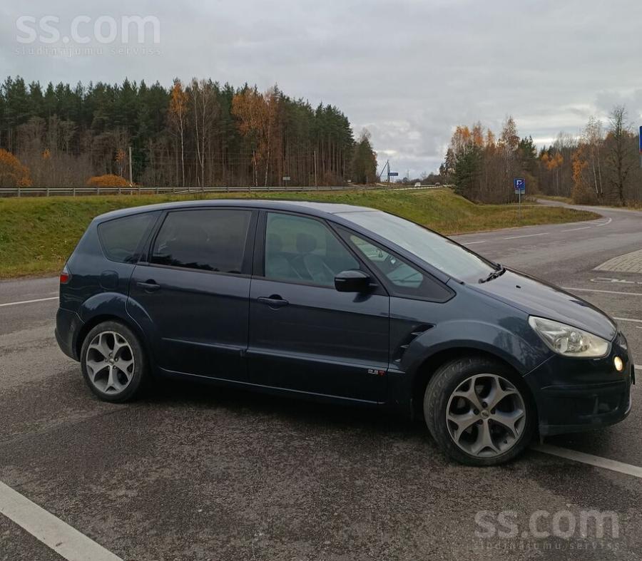 Grey Ford S-Max 2007 in Liepaja, with an engine capacity of 2.50 L and mileage of 380 thousand km for 3200 €, photo 3 on AUTOMOTO.COM.LV