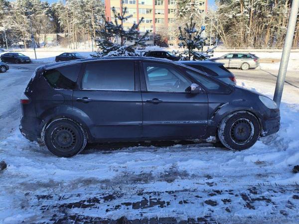 Grey Ford S-Max 2007 in Vilnius, with an engine capacity of 2.00 L and mileage of 300 thousand km for 999 €, photo 2 on AUTOMOTO.COM.LV