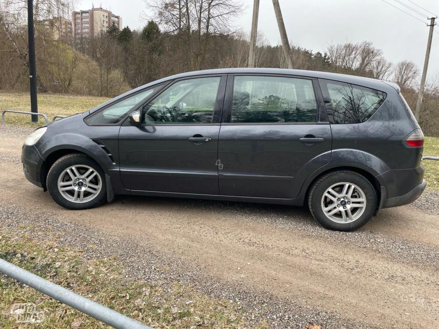 Pelēks Ford S-Max 2007 Alīta, ar dzinēja tilpumu 1.80 L un nobraukumu 300 tūkst. km par 2100 €, foto 5 vietnē AUTOMOTO.COM.LV