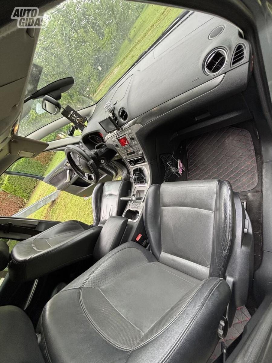 Pelēks Ford S-Max 2007 Jonava, ar dzinēja tilpumu 1.80 L un nobraukumu 4 tūkst. km par 2300 €, foto 8 vietnē AUTOMOTO.COM.LV