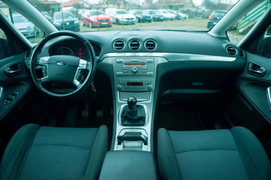 Pelēks Ford S-Max 2007 Liepāja, ar dzinēja tilpumu 2.00 L un nobraukumu 275 tūkst. km par 3400 €, foto 8 vietnē AUTOMOTO.COM.LV