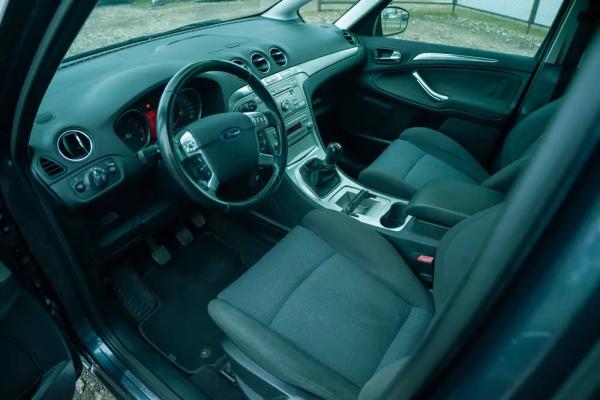 Pelēks Ford S-Max 2007 Liepāja, ar dzinēja tilpumu 2.00 L un nobraukumu 275 tūkst. km par 3400 €, foto 8 vietnē AUTOMOTO.COM.LV