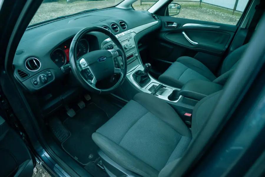 Pelēks Ford S-Max 2007 Liepāja, ar dzinēja tilpumu 2.00 L un nobraukumu 275 tūkst. km par 3400 €, foto 9 vietnē AUTOMOTO.COM.LV