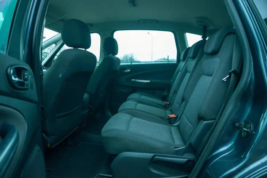 Pelēks Ford S-Max 2007 Liepāja, ar dzinēja tilpumu 2.00 L un nobraukumu 275 tūkst. km par 3400 €, foto 11 vietnē AUTOMOTO.COM.LV