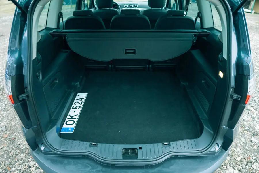 Pelēks Ford S-Max 2007 Liepāja, ar dzinēja tilpumu 2.00 L un nobraukumu 275 tūkst. km par 3400 €, foto 12 vietnē AUTOMOTO.COM.LV