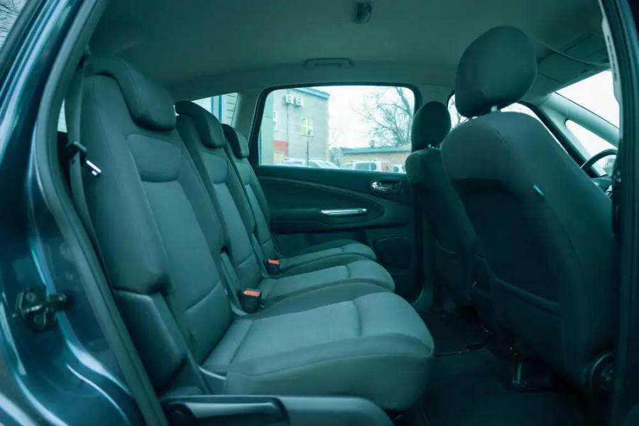 Pelēks Ford S-Max 2007 Liepāja, ar dzinēja tilpumu 2.00 L un nobraukumu 275 tūkst. km par 3400 €, foto 13 vietnē AUTOMOTO.COM.LV