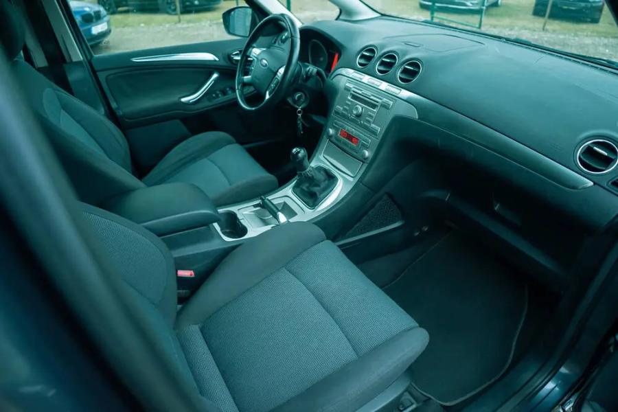 Pelēks Ford S-Max 2007 Liepāja, ar dzinēja tilpumu 2.00 L un nobraukumu 275 tūkst. km par 3400 €, foto 14 vietnē AUTOMOTO.COM.LV