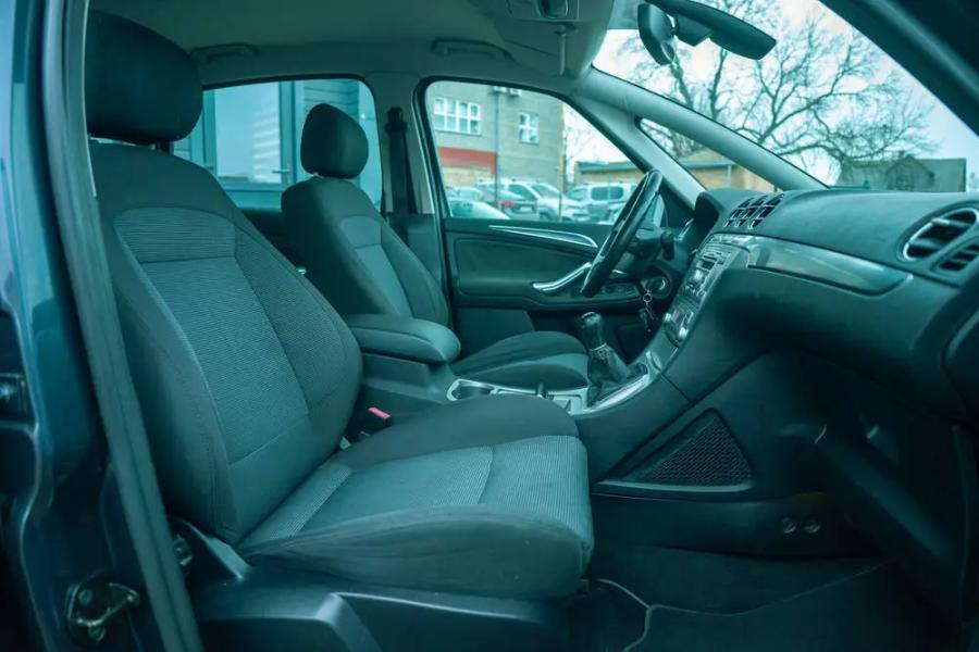 Pelēks Ford S-Max 2007 Liepāja, ar dzinēja tilpumu 2.00 L un nobraukumu 275 tūkst. km par 3400 €, foto 15 vietnē AUTOMOTO.COM.LV