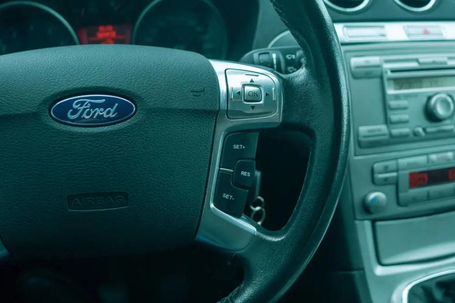 Pelēks Ford S-Max 2007 Liepāja, ar dzinēja tilpumu 2.00 L un nobraukumu 275 tūkst. km par 3400 €, foto 21 vietnē AUTOMOTO.COM.LV