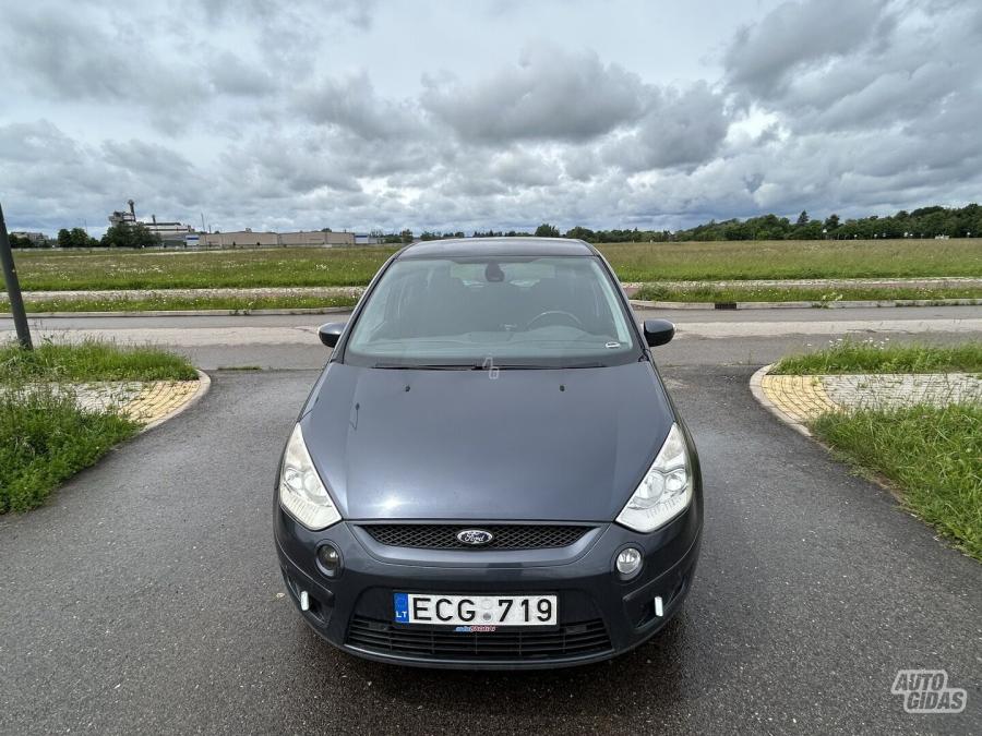 Grey Ford S-Max 2007 in Kaunas, with an engine capacity of 2.00 L and mileage of 292 thousand km for 990 €, photo 1 on AUTOMOTO.COM.LV