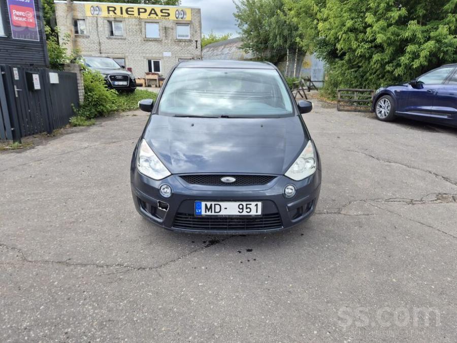 Grey Ford S-Max 2007 in Riga, with an engine capacity of 1.80 L and mileage of 404 thousand km for 1990 €, photo 3 on AUTOMOTO.COM.LV