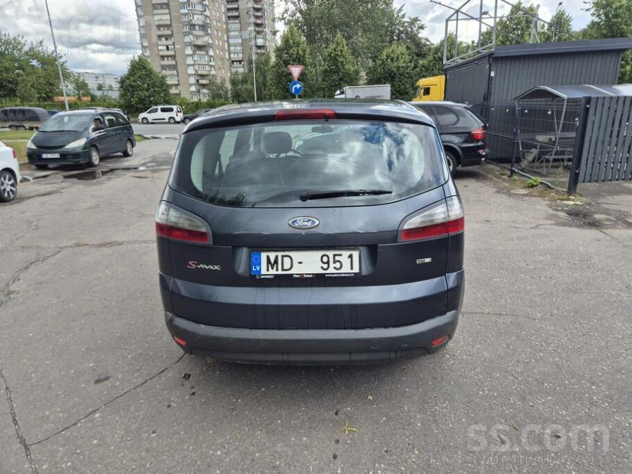 Grey Ford S-Max 2007 in Riga, with an engine capacity of 1.80 L and mileage of 404 thousand km for 1990 €, photo 7 on AUTOMOTO.COM.LV