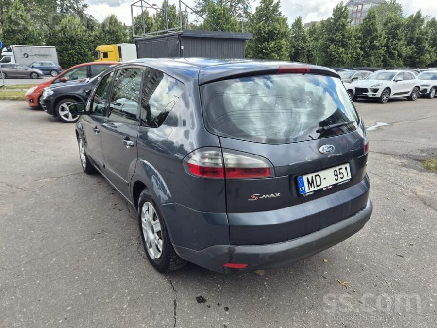 Grey Ford S-Max 2007 in Riga, with an engine capacity of 1.80 L and mileage of 404 thousand km for 1990 €, photo 8 on AUTOMOTO.COM.LV