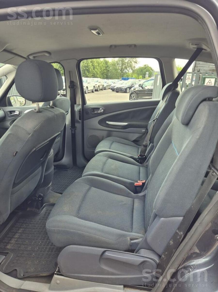 Grey Ford S-Max 2007 in Riga, with an engine capacity of 1.80 L and mileage of 404 thousand km for 1990 €, photo 10 on AUTOMOTO.COM.LV