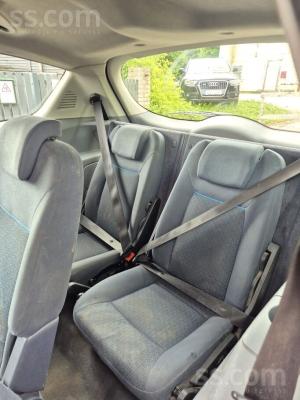 Grey Ford S-Max 2007 in Riga, with an engine capacity of 1.80 L and mileage of 404 thousand km for 1990 €, photo 11 on AUTOMOTO.COM.LV