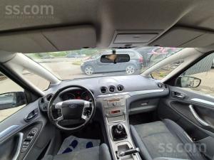 Grey Ford S-Max 2007 in Riga, with an engine capacity of 1.80 L and mileage of 404 thousand km for 1990 €, photo 12 on AUTOMOTO.COM.LV