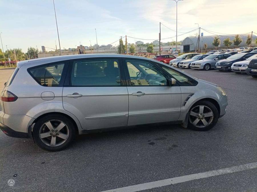 Grey Ford S-Max 2007 in Vilnius, with an engine capacity of 2.00 L and mileage of 296 thousand km for 2000 €, photo 5 on AUTOMOTO.COM.LV