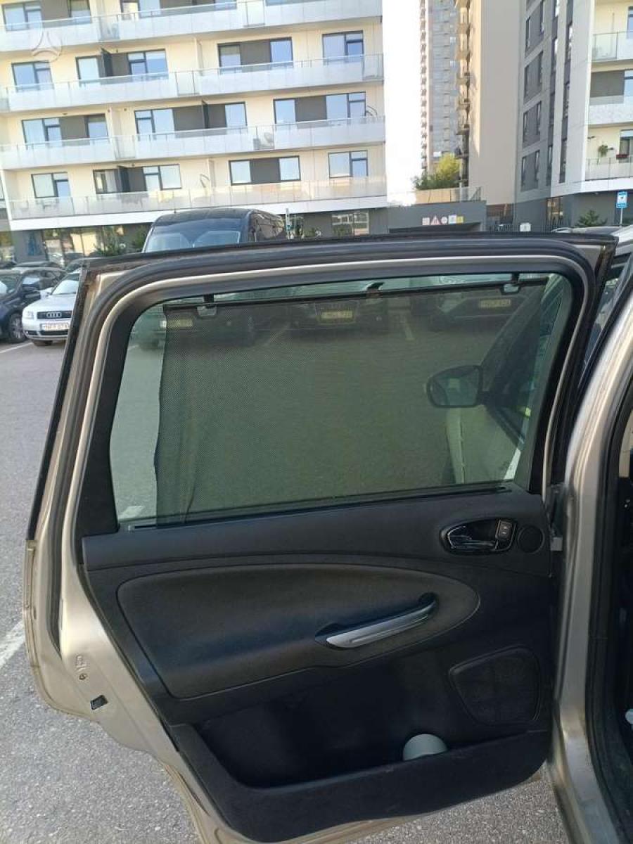 Grey Ford S-Max 2007 in Vilnius, with an engine capacity of 2.00 L and mileage of 296 thousand km for 2000 €, photo 6 on AUTOMOTO.COM.LV