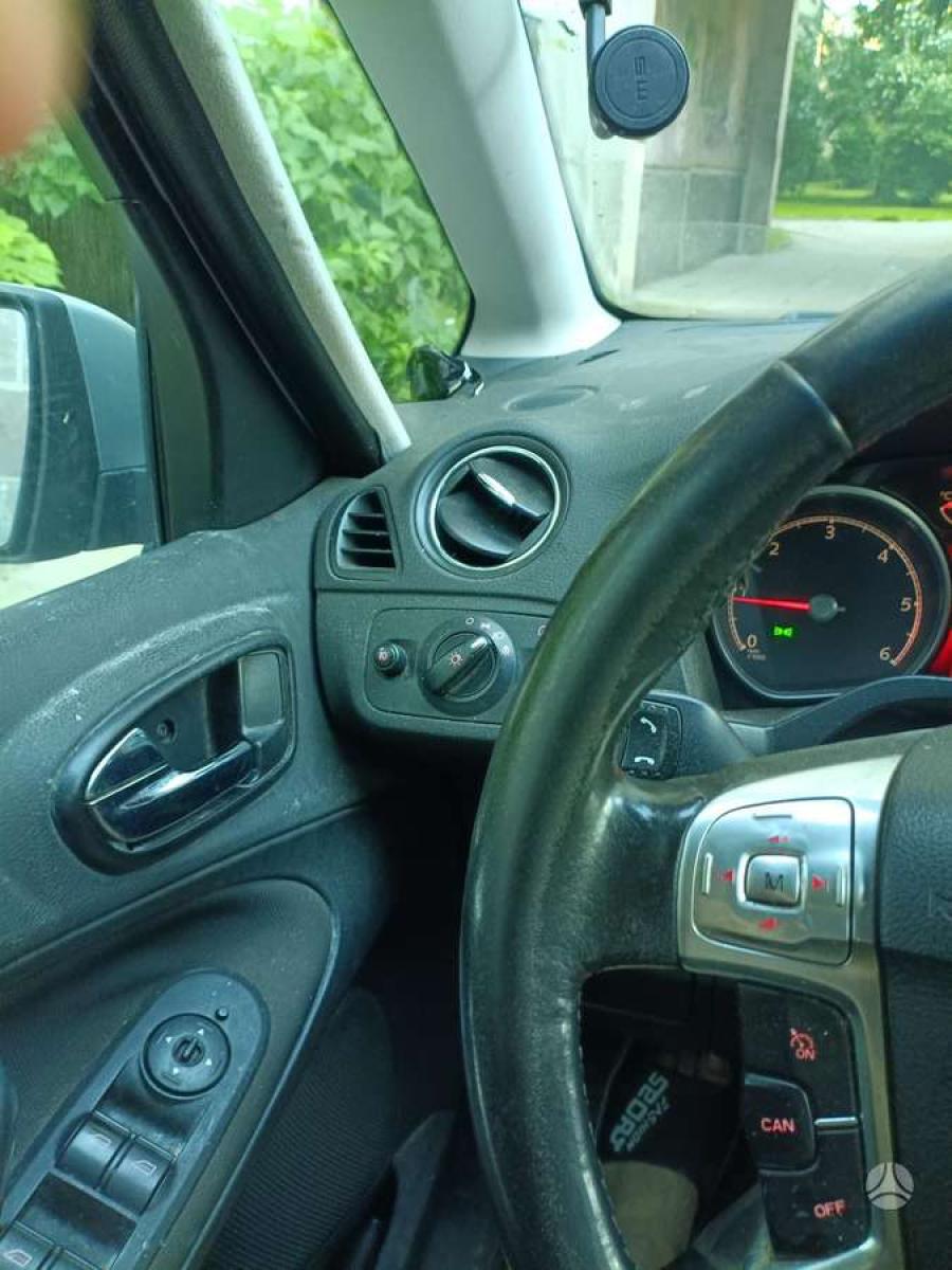 Grey Ford S-Max 2007 in Vilnius, with an engine capacity of 2.00 L and mileage of 296 thousand km for 2000 €, photo 12 on AUTOMOTO.COM.LV