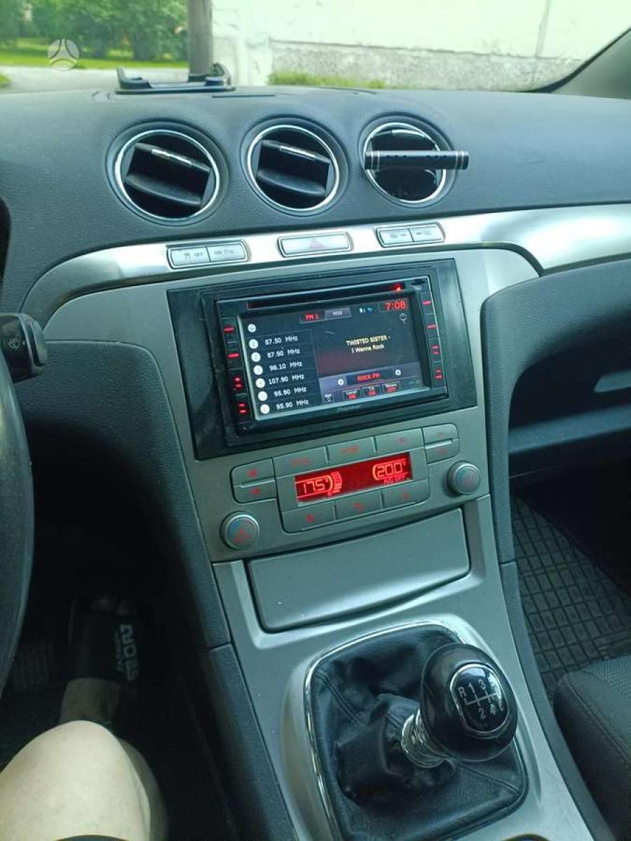 Grey Ford S-Max 2007 in Vilnius, with an engine capacity of 2.00 L and mileage of 296 thousand km for 2000 €, photo 14 on AUTOMOTO.COM.LV