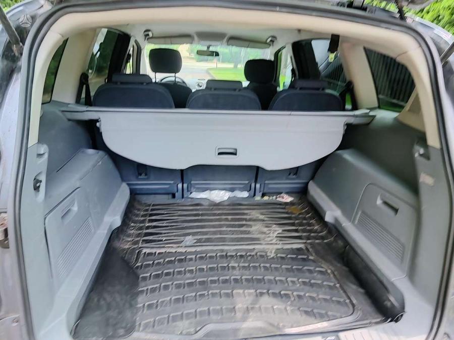 Grey Ford S-Max 2007 in Vilnius, with an engine capacity of 2.00 L and mileage of 299 thousand km for 2350 €, photo 13 on AUTOMOTO.COM.LV