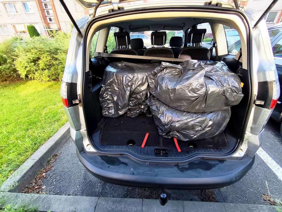 Pelēks Ford S-Max 2007 Utena, ar dzinēja tilpumu 1.75 L un nobraukumu 369 tūkst. km par 1550 €, foto 15 vietnē AUTOMOTO.COM.LV