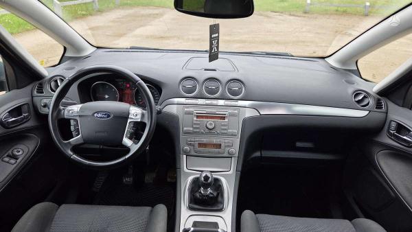 Pelēks Ford S-Max 2007 Utena, ar dzinēja tilpumu 1.75 L un nobraukumu 281 tūkst. km par 2150 €, foto 7 vietnē AUTOMOTO.COM.LV