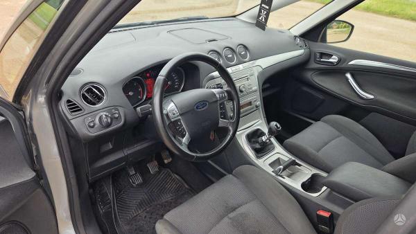 Pelēks Ford S-Max 2007 Utena, ar dzinēja tilpumu 1.75 L un nobraukumu 281 tūkst. km par 2150 €, foto 10 vietnē AUTOMOTO.COM.LV