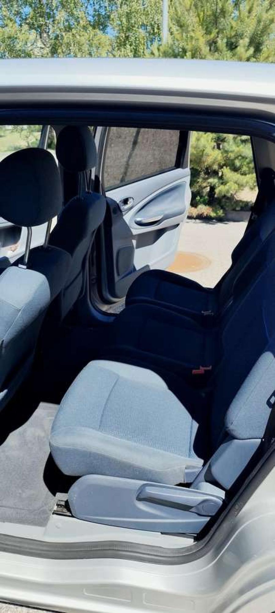 Pelēks Ford S-Max 2007 Druskininkai, ar dzinēja tilpumu 2.00 L un nobraukumu 277 tūkst. km par 2800 €, foto 12 vietnē AUTOMOTO.COM.LV