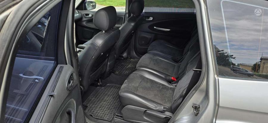 Grey Ford S-Max 2007 in Radviliskis, with an engine capacity of 2.00 L and mileage of 260 thousand km for 2650 €, photo 11 on AUTOMOTO.COM.LV