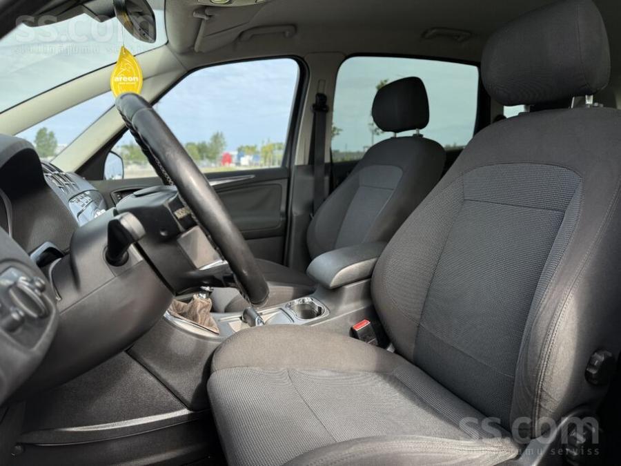 Grey Ford S-Max 2007 in Liepaja, with an engine capacity of 1.80 L and mileage of 318 thousand km for 3400 €, photo 13 on AUTOMOTO.COM.LV