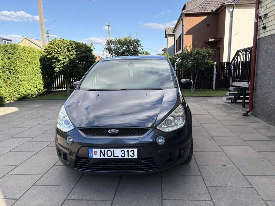 Grey Ford S-Max 2007 in Siauliai, with an engine capacity of 2.00 L and mileage of 303 thousand km for 2800 €, photo 1 on AUTOMOTO.COM.LV