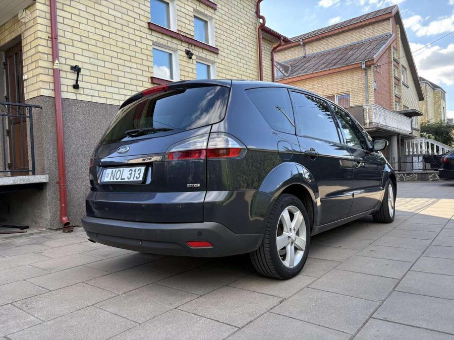 Grey Ford S-Max 2007 in Siauliai, with an engine capacity of 2.00 L and mileage of 303 thousand km for 2800 €, photo 5 on AUTOMOTO.COM.LV