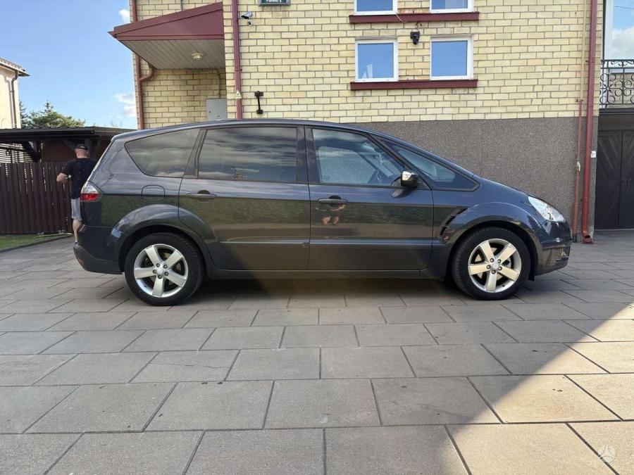 Grey Ford S-Max 2007 in Siauliai, with an engine capacity of 2.00 L and mileage of 303 thousand km for 2800 €, photo 6 on AUTOMOTO.COM.LV