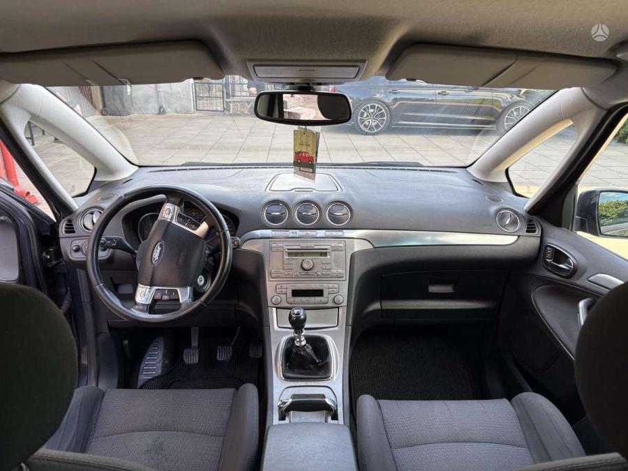 Grey Ford S-Max 2007 in Siauliai, with an engine capacity of 2.00 L and mileage of 303 thousand km for 2800 €, photo 8 on AUTOMOTO.COM.LV
