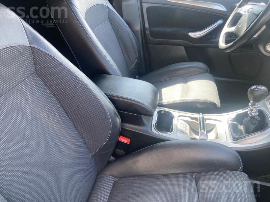 Pelēks Ford S-Max 2007 Rīga, ar dzinēja tilpumu 2.00 L un nobraukumu 298 tūkst. km par 2800 €, foto 17 vietnē AUTOMOTO.COM.LV