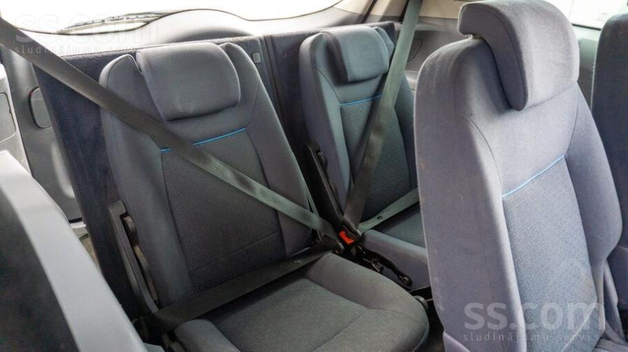 Pelēks Ford S-Max 2007 Rīga, ar dzinēja tilpumu 1.80 L un nobraukumu 404 tūkst. km par 1490 €, foto 24 vietnē AUTOMOTO.COM.LV