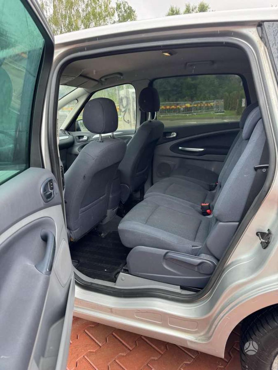 Pelēks Ford S-Max 2007 Viļņa, ar dzinēja tilpumu 2.00 L un nobraukumu 383 tūkst. km par 1750 €, foto 11 vietnē AUTOMOTO.COM.LV